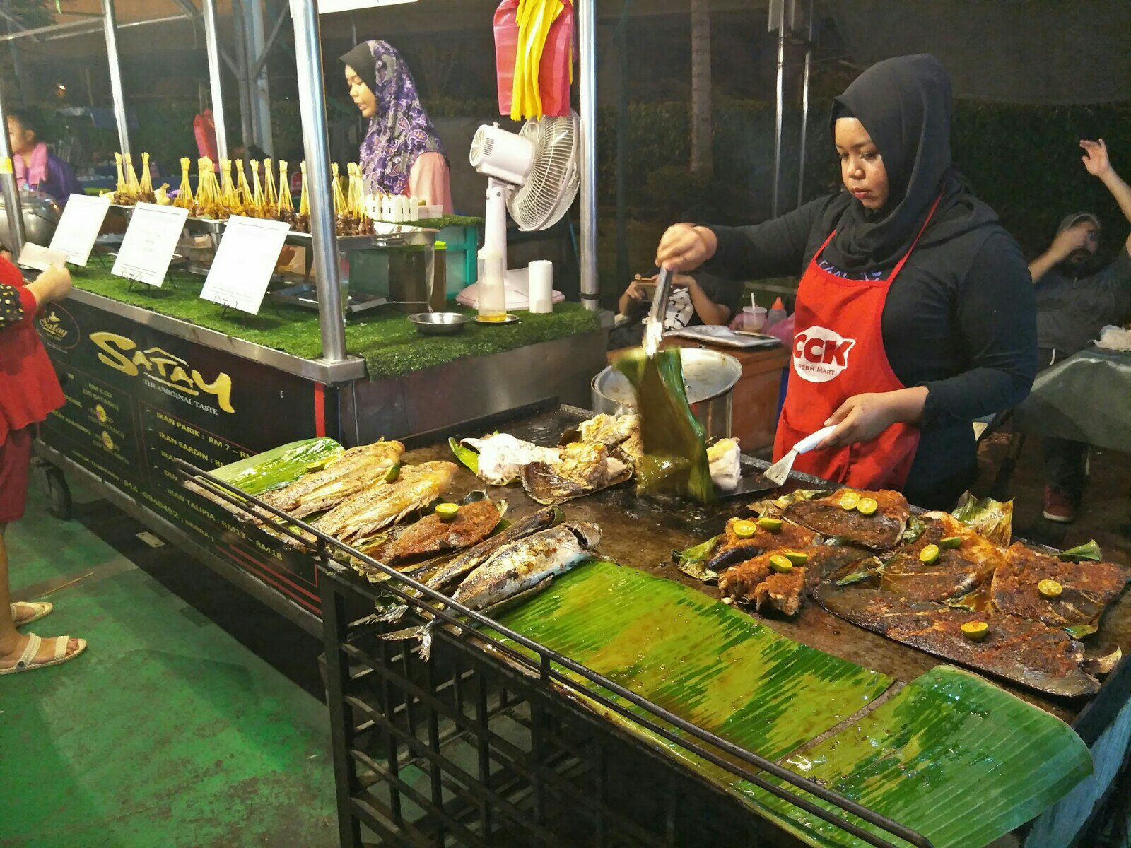 Saberkas Night Market Miri – Dayak Wanderer