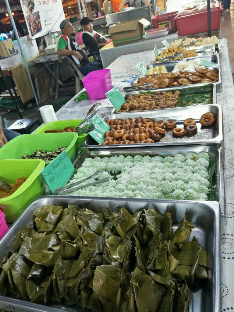 Saberkas Night Market Miri – Dayak Wanderer